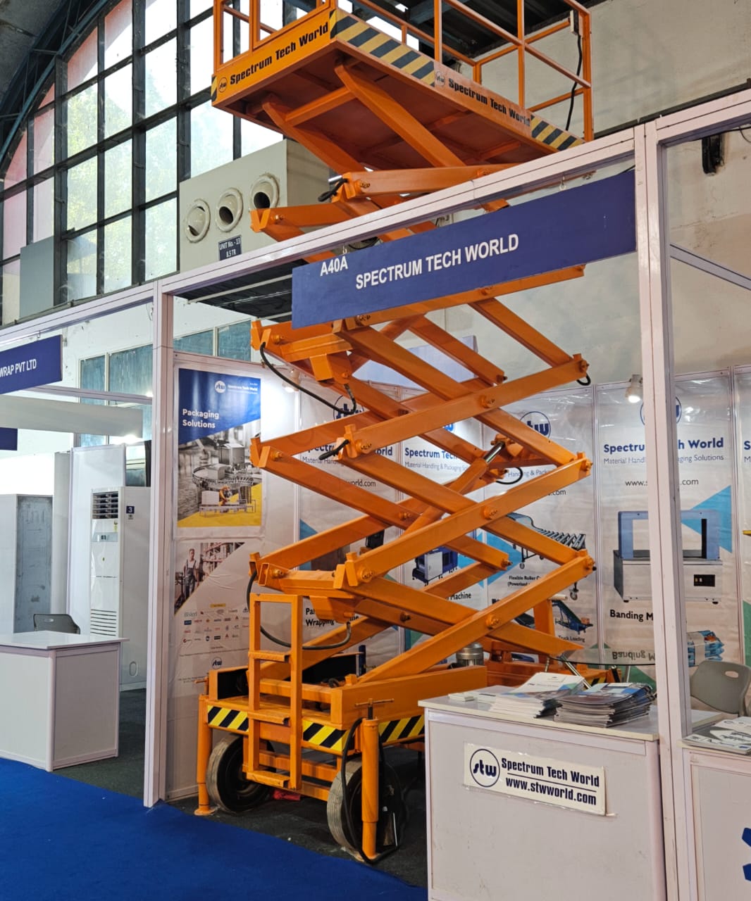 TOWABLE SCISSOR LIFT - MHE Product Details